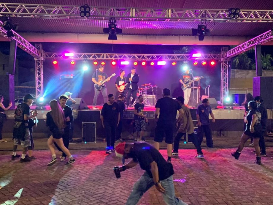 Bandas Adulfe e Black Night celebraram Dia do Rock, em evento da AROC e ...